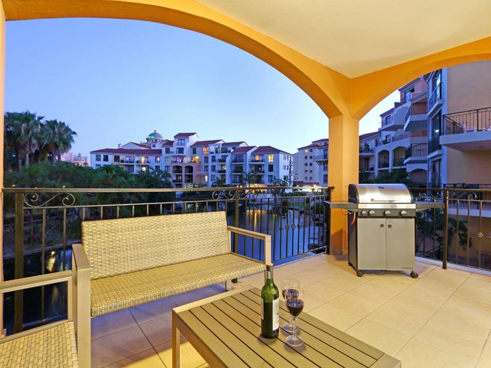 Capri 101 - Self-Catering - Century City