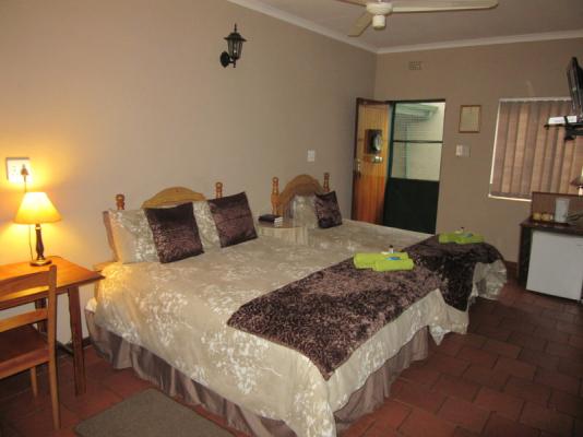 Milton's Guesthouse - Guesthouse Thabazimbi, Limpopo